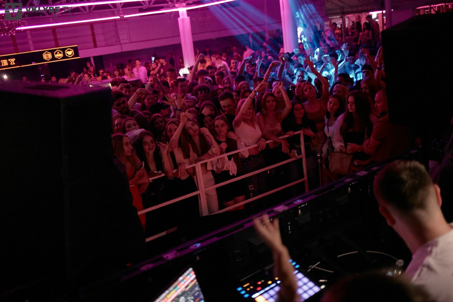 Фотоотчет: Fifty beach club (Киев) – «Sunday night» (фото) - vklybe.tv